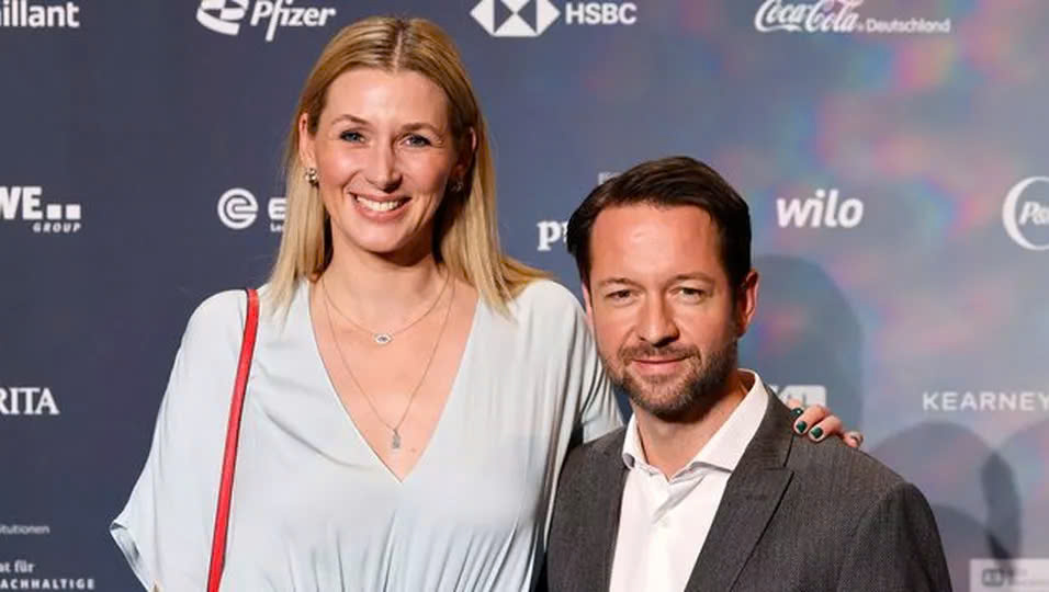 “Hauptrollen im kommenden Blockbuster”: Sie bekommt ein Kind mit David ...